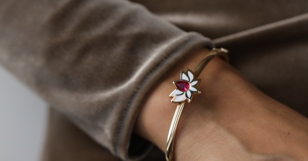 Ruby Lotus Altın Kelepçe